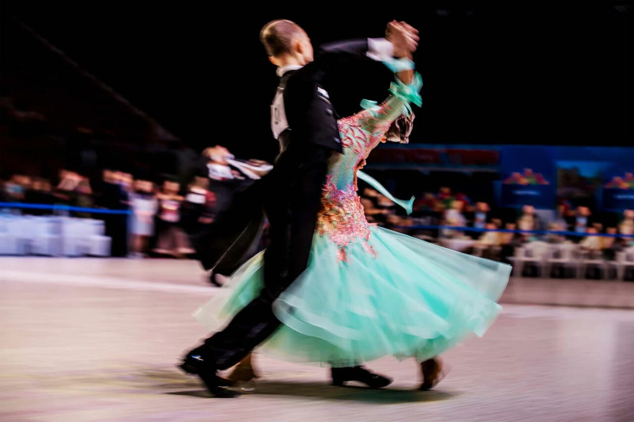 Apprendre la valse viennoise : danser la valse rapide