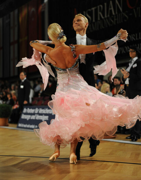 Apprendre la valse viennoise : danser la valse rapide